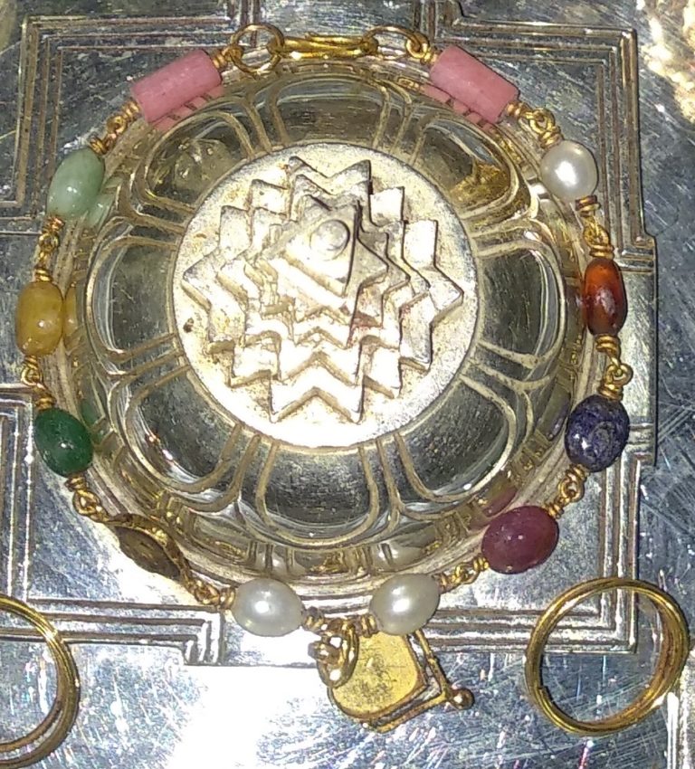 Shree Chakra: The Guide To Glorious Life - Gomangala